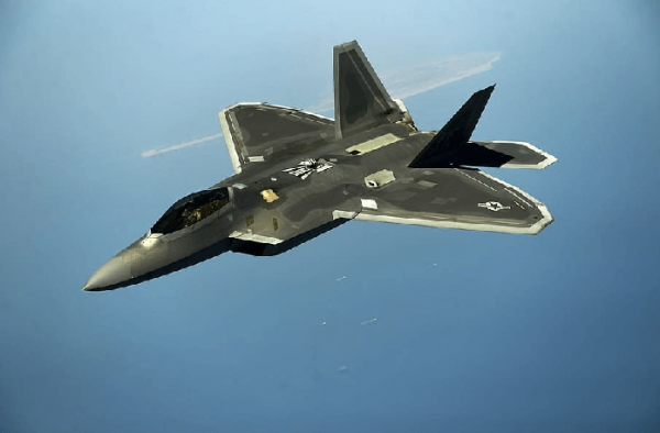 Watch: F-22 Raptor Dogfights Five F-15 Fighter Jets Simultaneously ...
