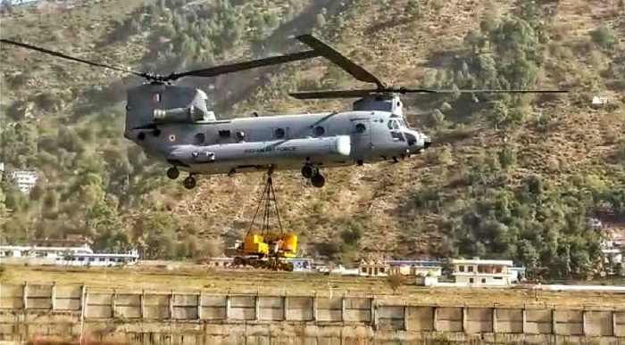 US Military Puts Its Mighty CH-47 Chinook Helicopters In Action ...