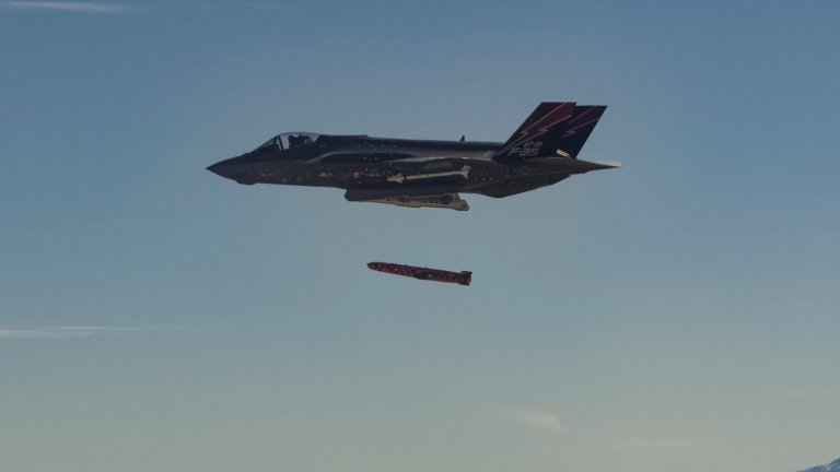 For The 1st Time Ever, F-35 Stealth Jet Test-Launches A Fifth-Gen ...