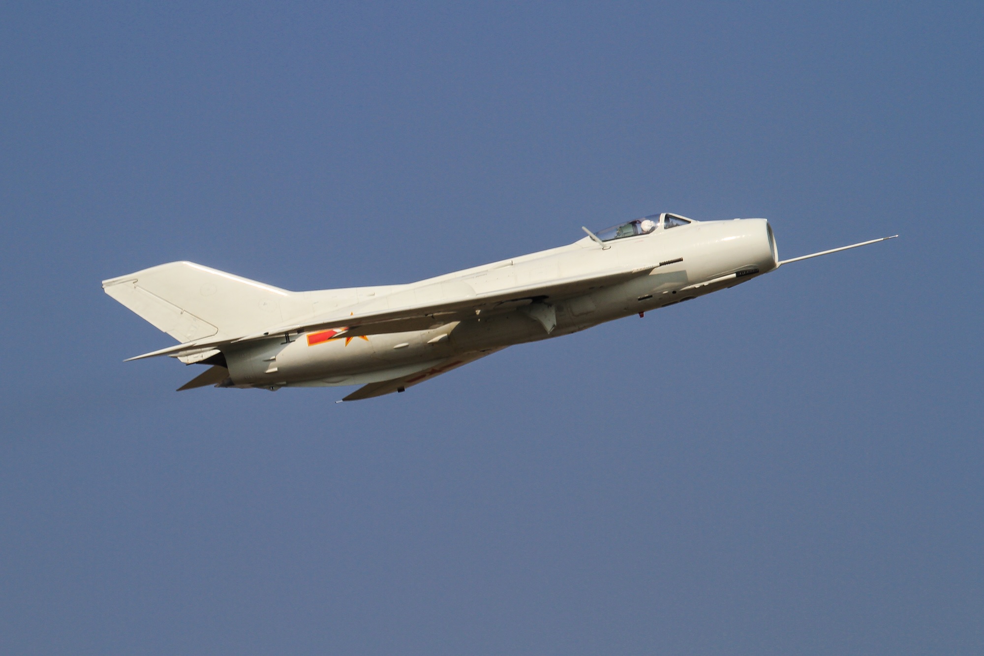 China Shows Off Its ‘Fighter Jet Drones’ That Can Overwhelm Enemy ...