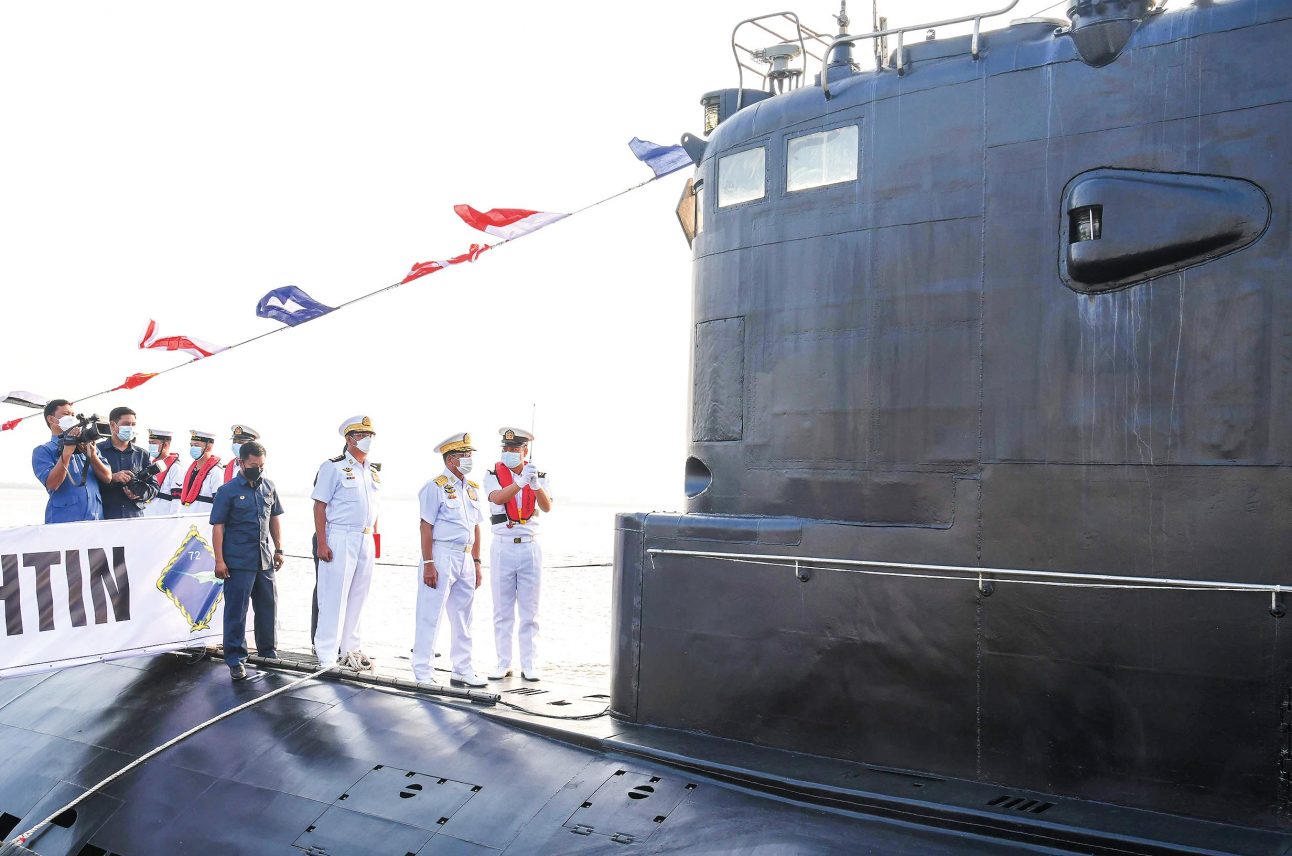 A Year After Receiving Indian Submarine 'INS Sindhuvir', Myanmar Now ...