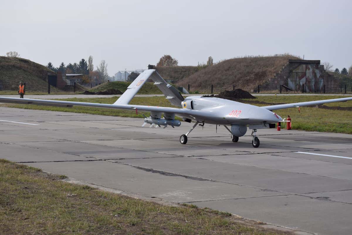 SkyWiper - Ukraine Flaunts Its Futuristic Counter-Drone Rifle That Can ...