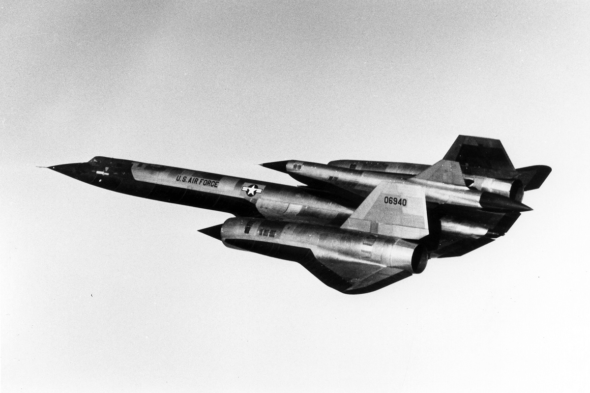 Flying Atop SR-71 Blackbird, Meet US' Top Secret Spy Drone That No One ...