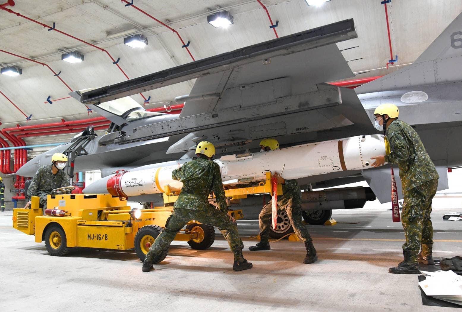 US Arms Taiwan's F-16 Vipers With Lethal AIM-9X Sidewinder Block II ...