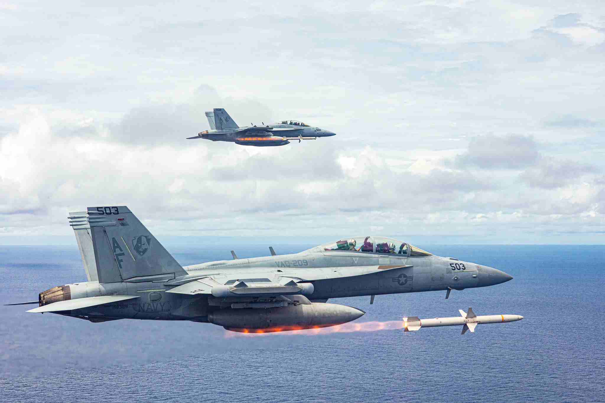 Chinese Navy "Defeats" U.S. EA-18G Fighters Over South China Sea ...