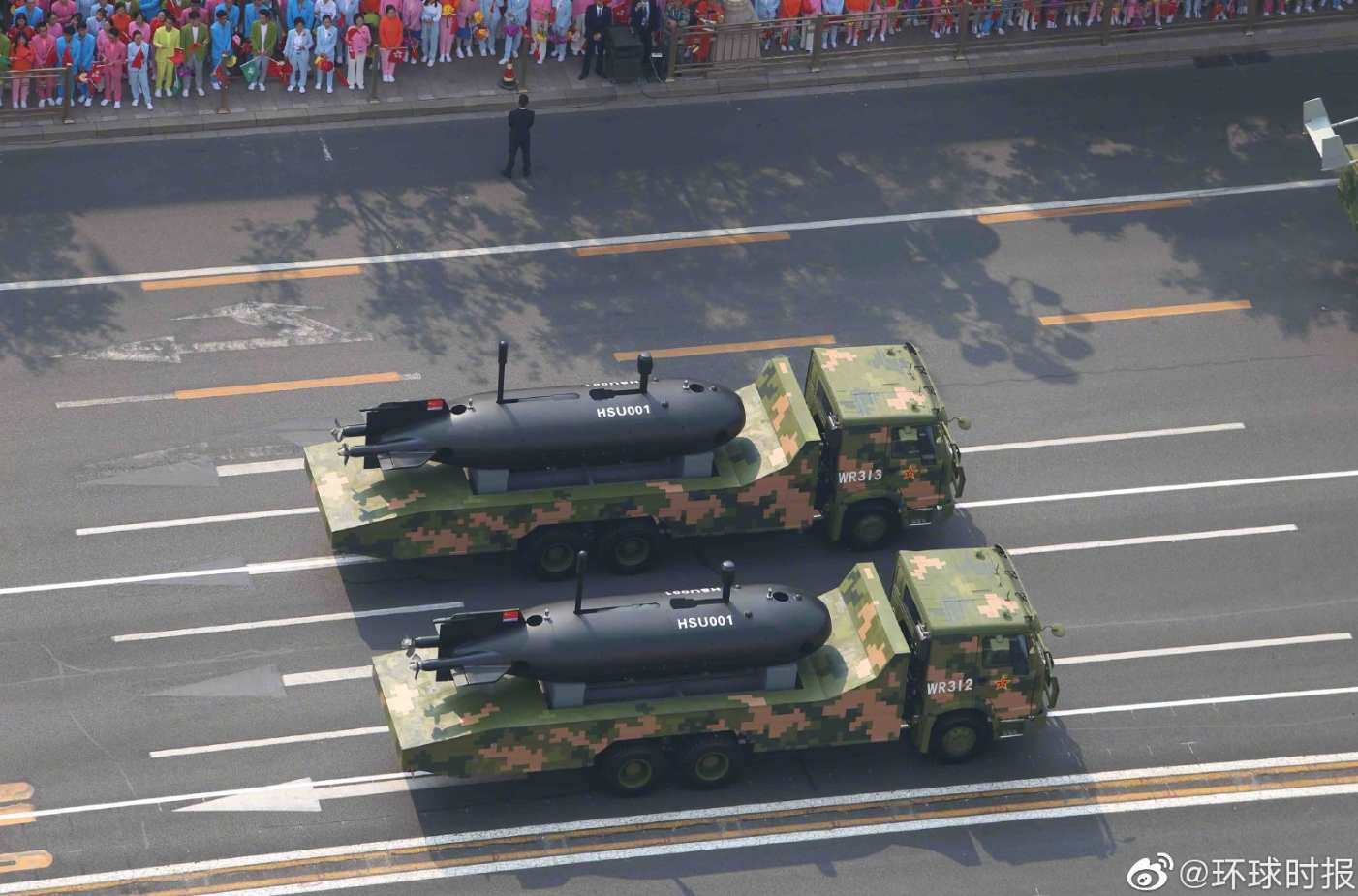 China Unveils Extra-Large, Heavily Armed Drone Submarine That Can ...
