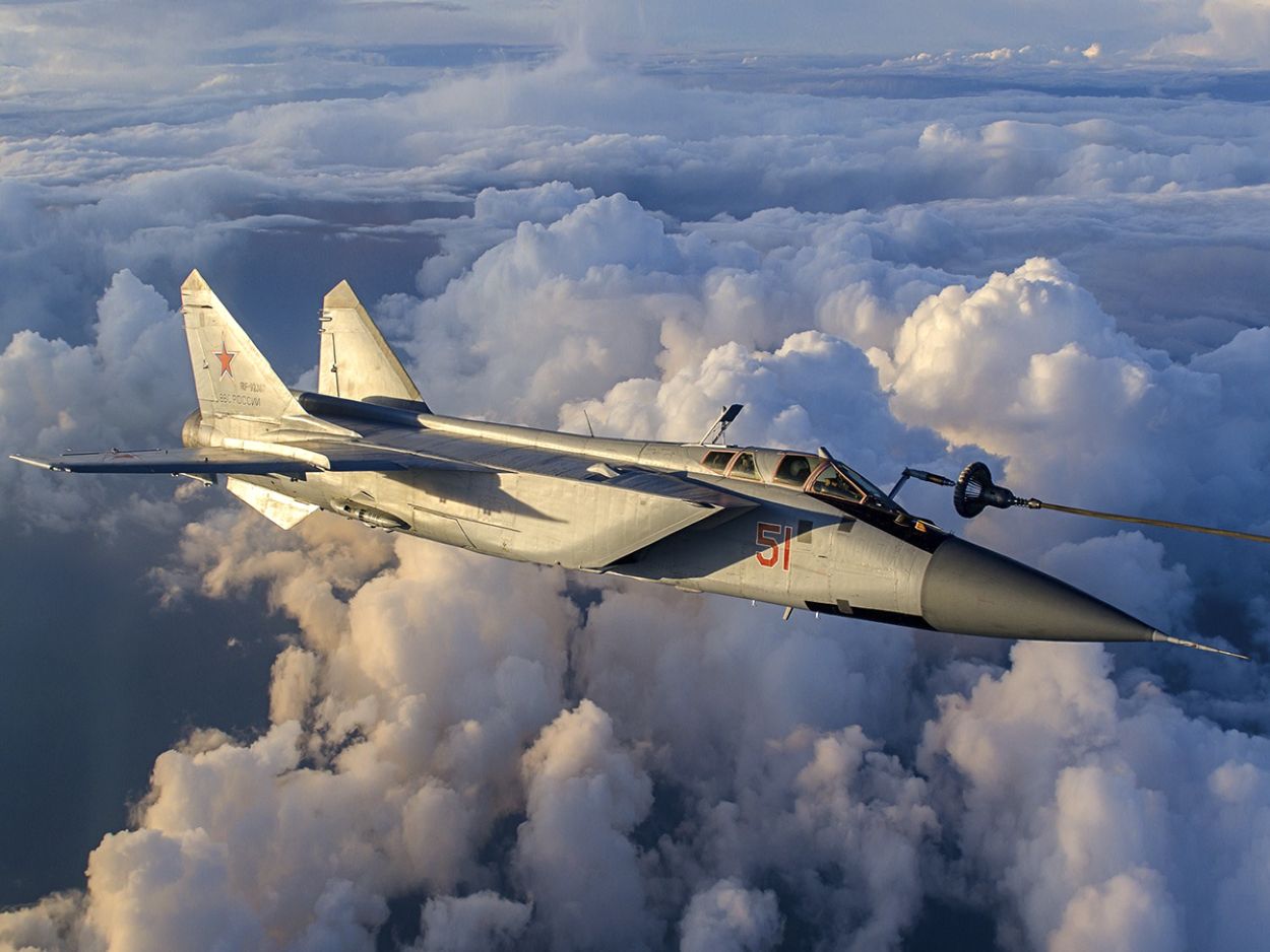 MiG-31 for India: Why Russia's Super Interceptor, That Can Shoot ...