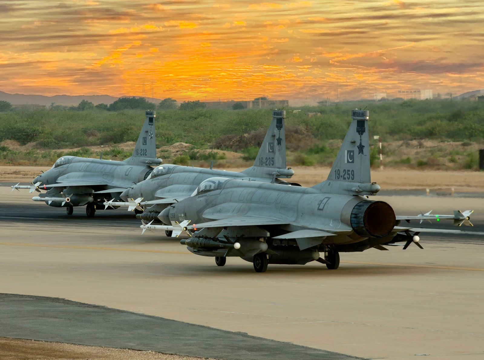 Pakistan Inducts JF-17 Block 3 Fighter Jets Into Its 'Black Panthers ...