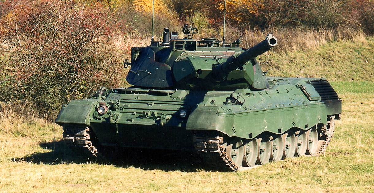 Head-On Collision? Leopard-2 Tank 'Rams Into' Another MBT; Turret ...