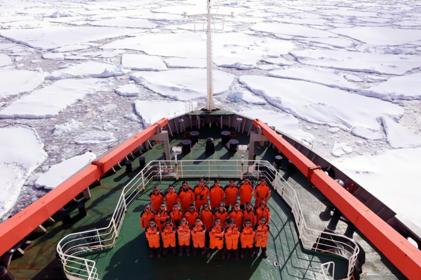 Five Chinese Icebreakers Push Into The Arctic, Come Within 290 NM Of ...