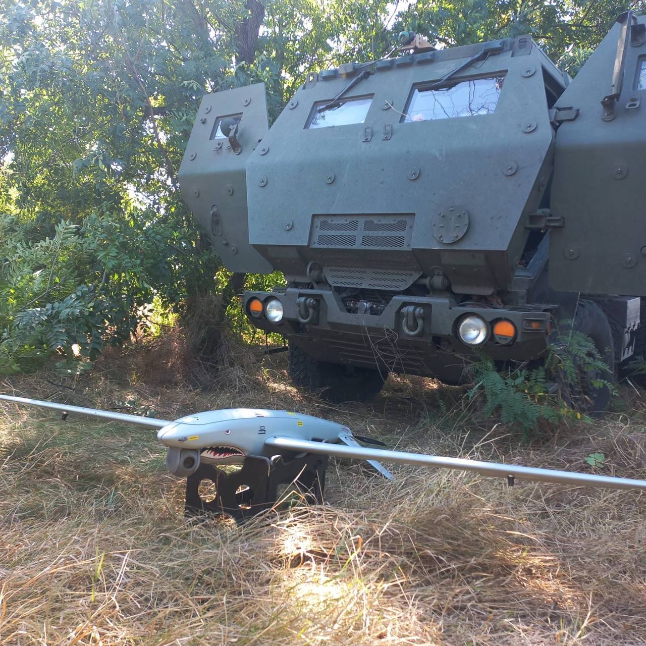 First Image Of M142 HIMARS Paired With Shark Drone Surfaces Online ...