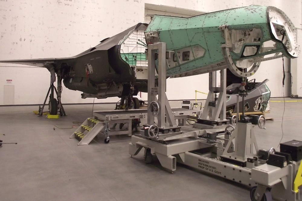 Mission 'Not Impossible': USAF Stitching Two F-35s Into A Fully ...
