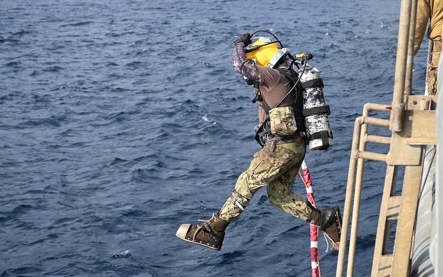 US Navy 'Fishes Out' Crashed MH-60 Black Hawk Chopper, Mortal Remains ...