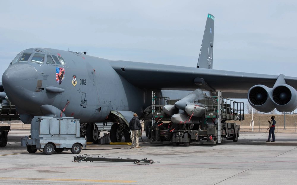 US Air Force "Loads & Fires" Nuclear Capable AGM-86 Cruise Missiles ...