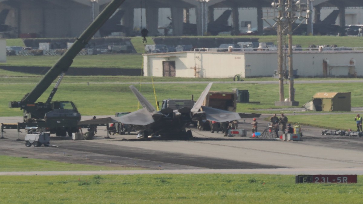 Freak Accident Greets F-22 Raptor In Japan; Newly Deployed Stealth Jet Suffers Nose Gear ...
