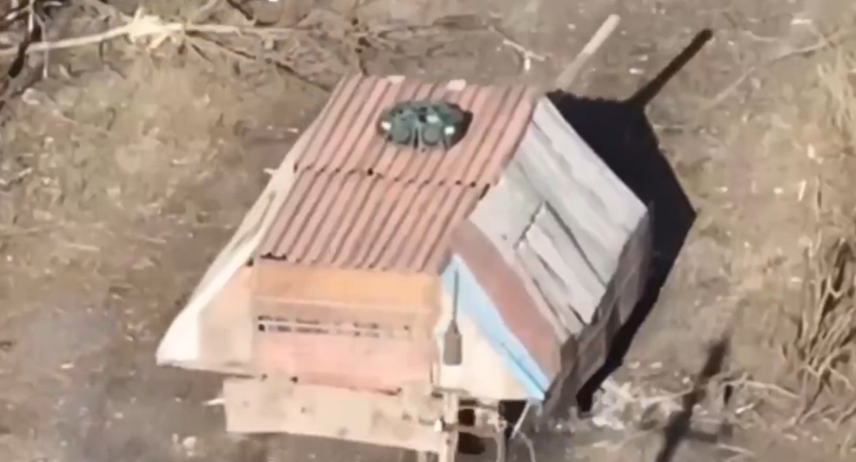 Tank Or A House? Russia Uses Bizarre "House Shed" Atop Tanks To Fight ...