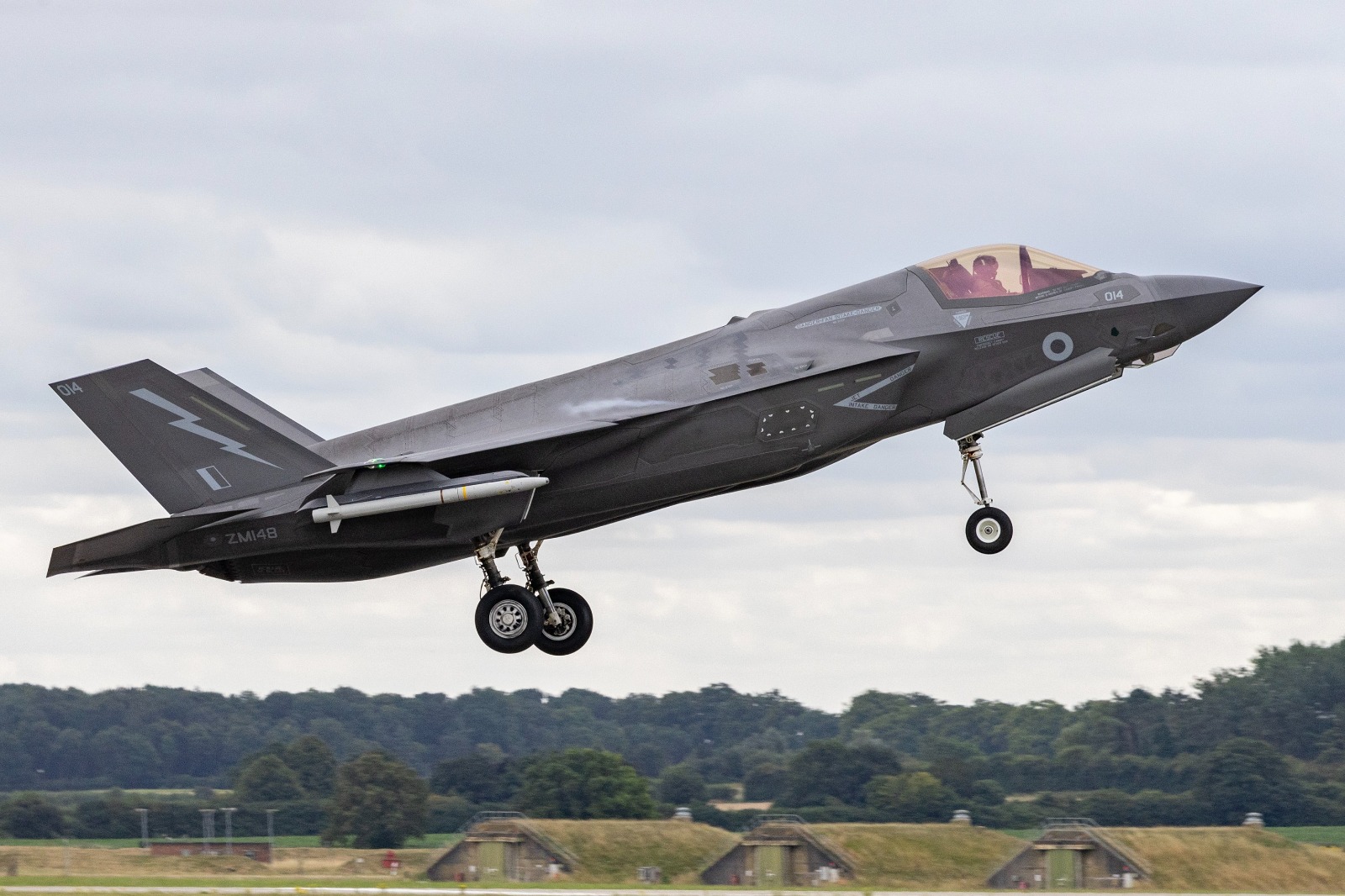 First Time Ever -- British F-35B Jets To Deter Russian Intrusions; Join ...