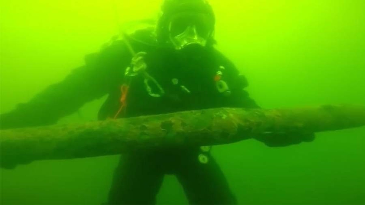 Russia's "Nuclear Time Bomb" Is Ticking; Divers Inspect Nuke Submarine ...