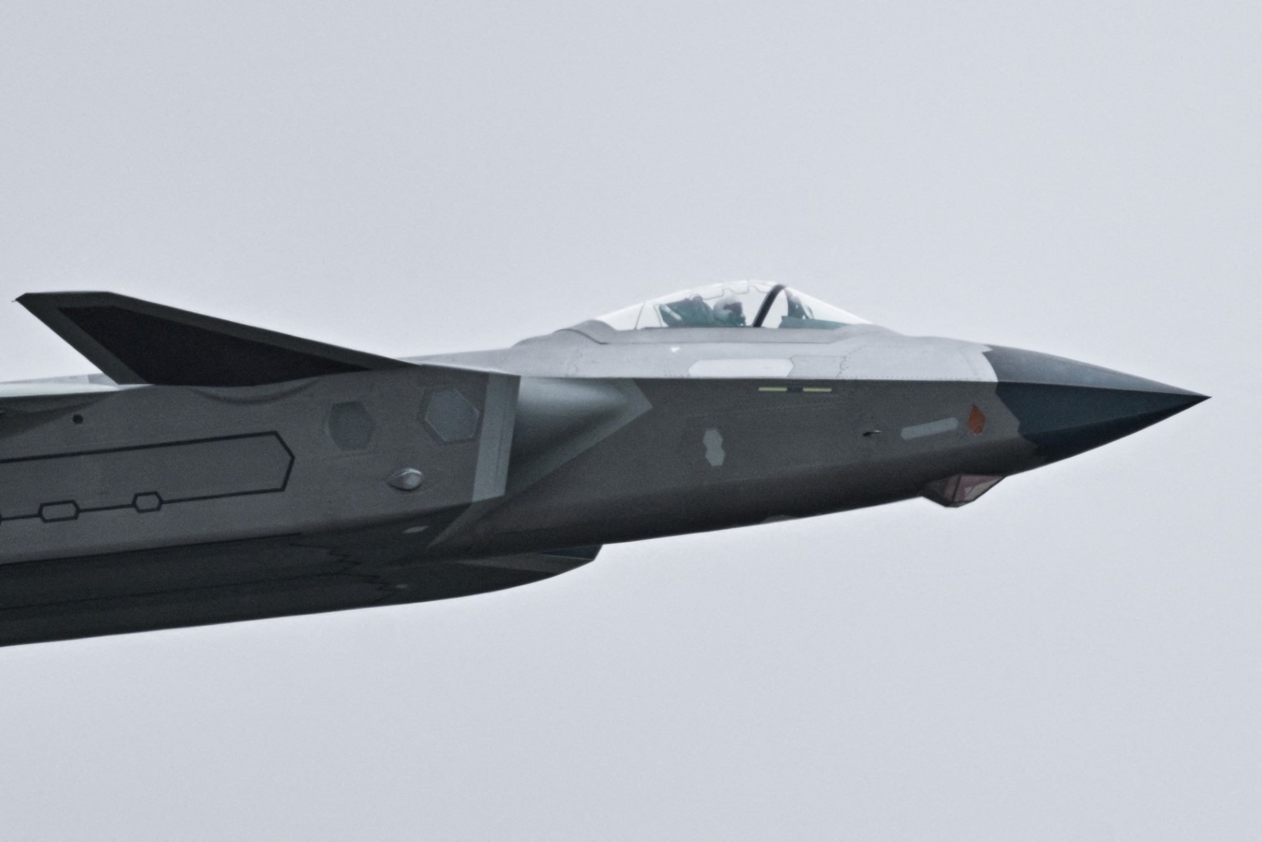 China's J-20 Stealth Jet Flies "Undetected" Over Taiwan Again, PLAAF ...